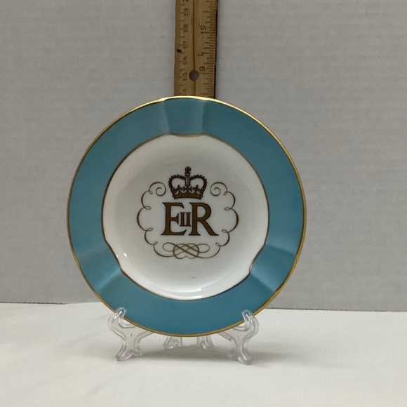 Wedgwood | Accents | Wedgwood Bone China Goldedged Queen Elizabeth Ii 953 Coronation Ashtray ...